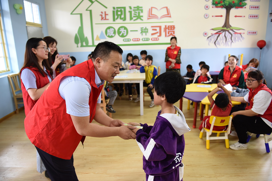 北塔区民政局开展关爱困境留守儿童志愿服务活动